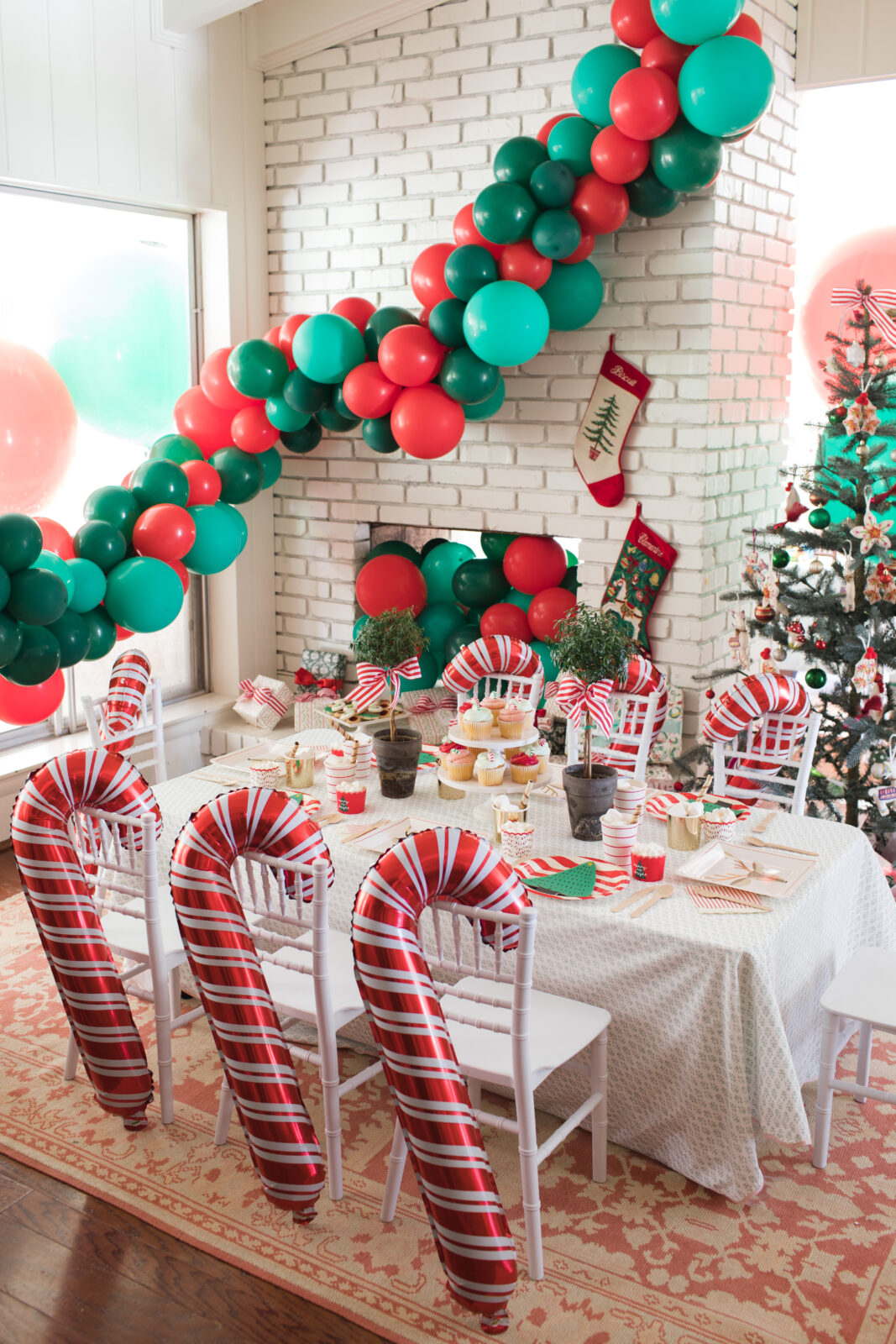 How to Host a Magical Children's Christmas Party - party-pickup.com