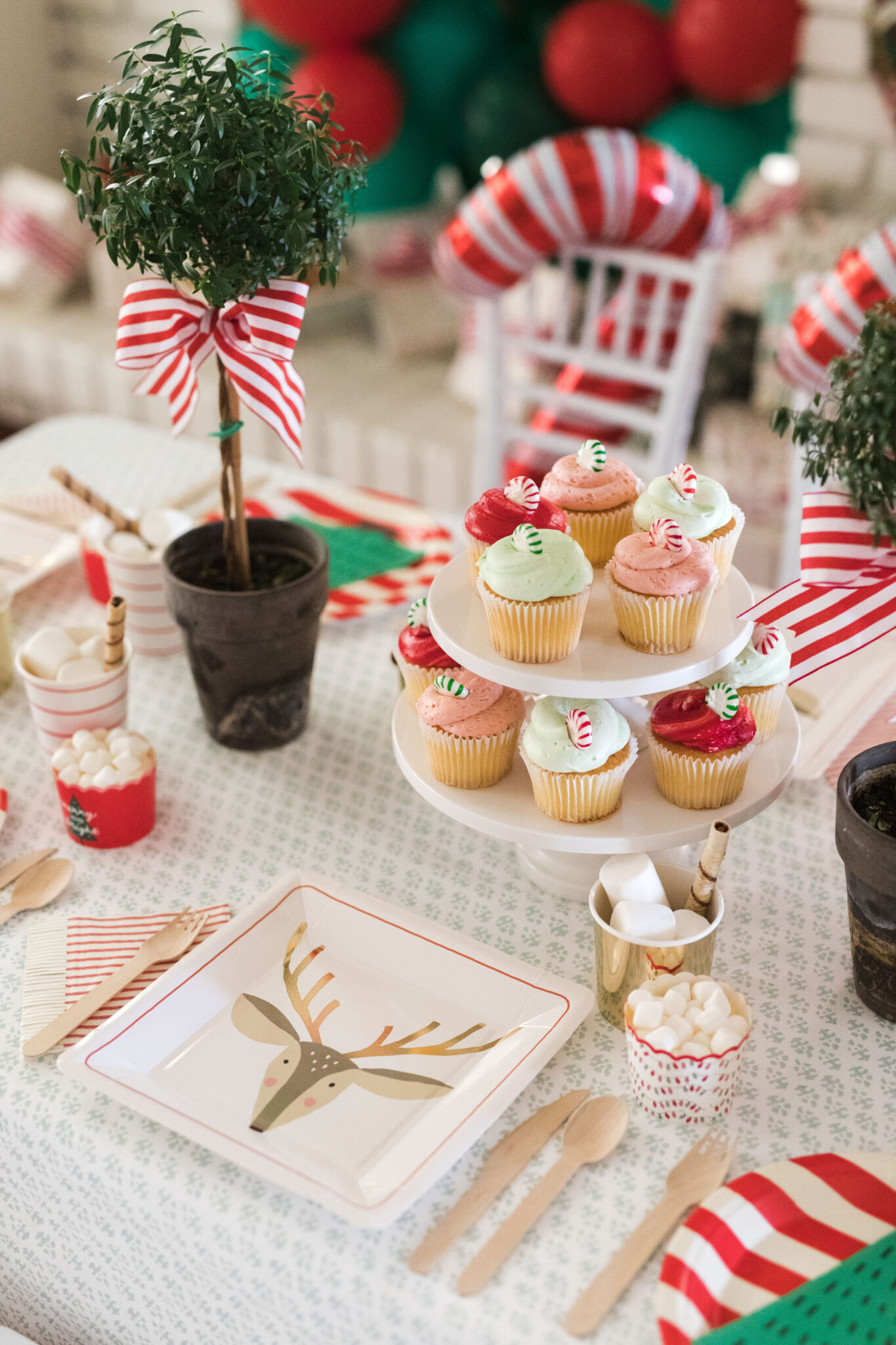 How to Host a Magical Children's Christmas Party - party-pickup.com